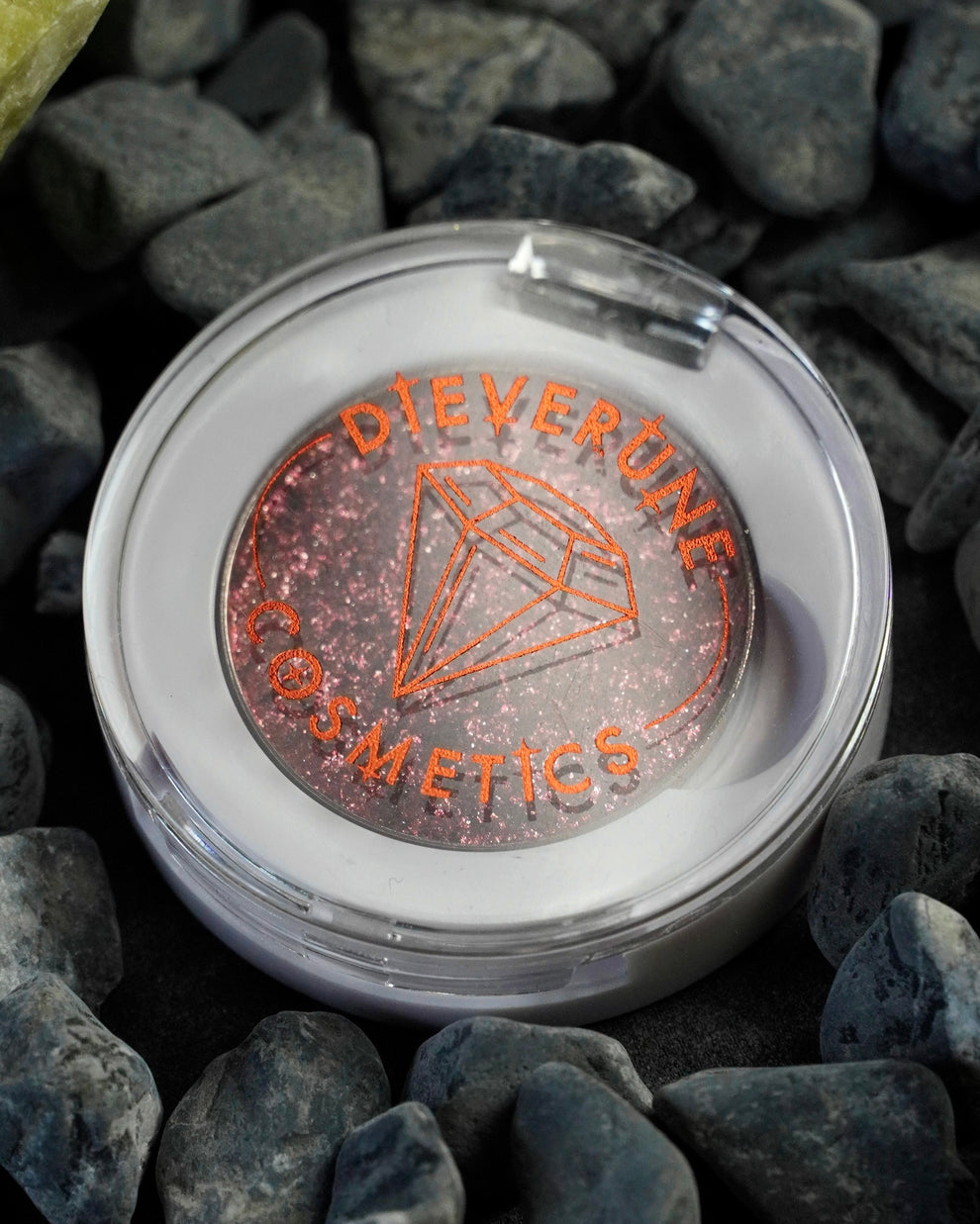 Garnet Single Shadow x @s.andromedae – Dieverune Cosmetics
